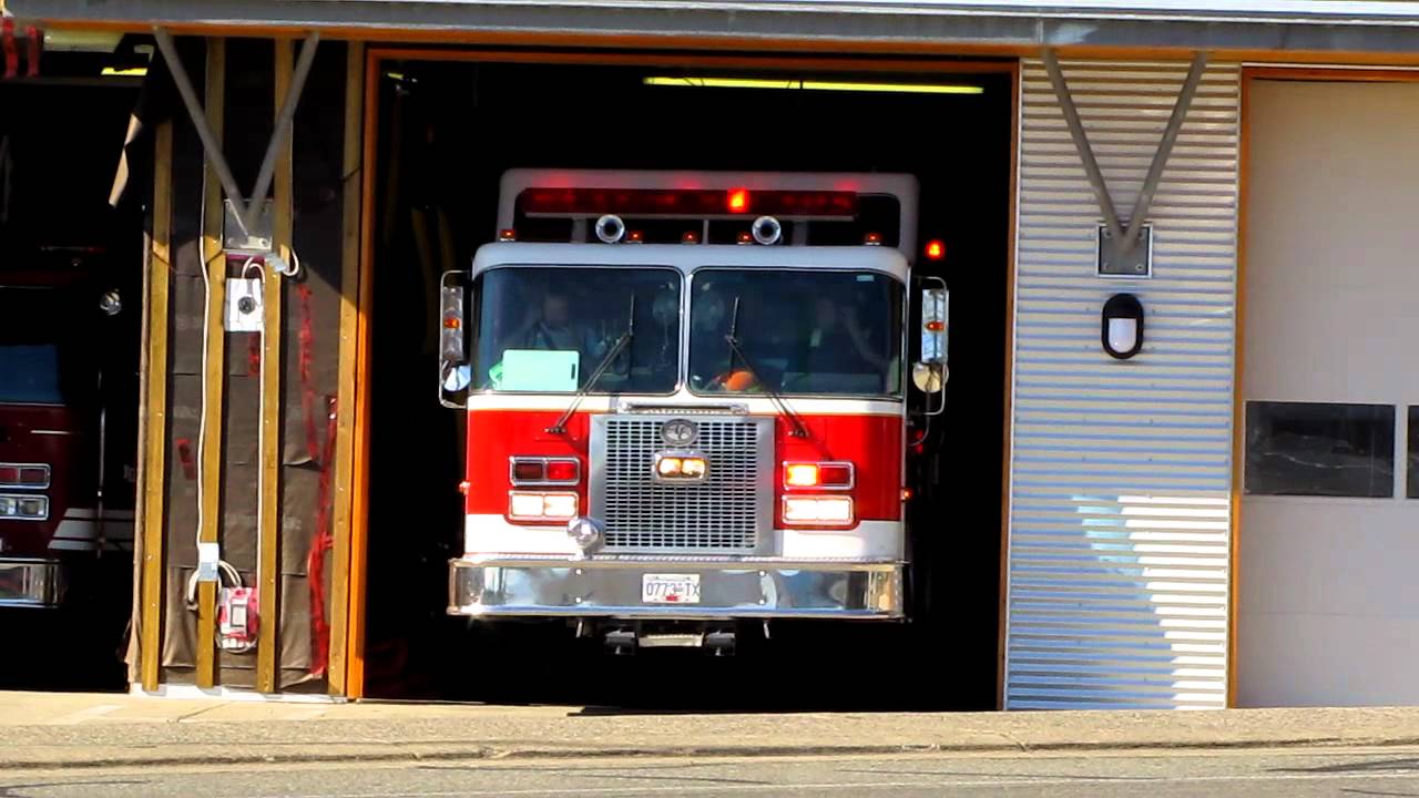 Engine 41 Leaving Station 41 for a First Responder Call-Aug 1 2011 ...