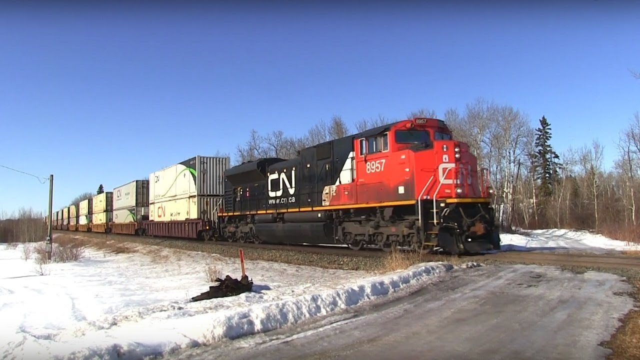 CN Train Spotting HD: CN 8957 & DPU 8881 Rockets Q112 East At Uncus AB ...