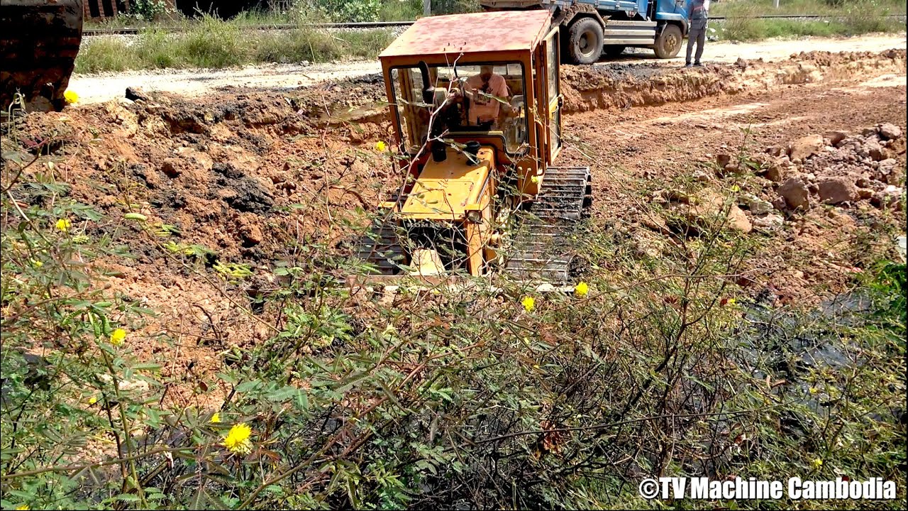 First Step Processing Dozer Cutting Slope And Pushing Making Foundation ...
