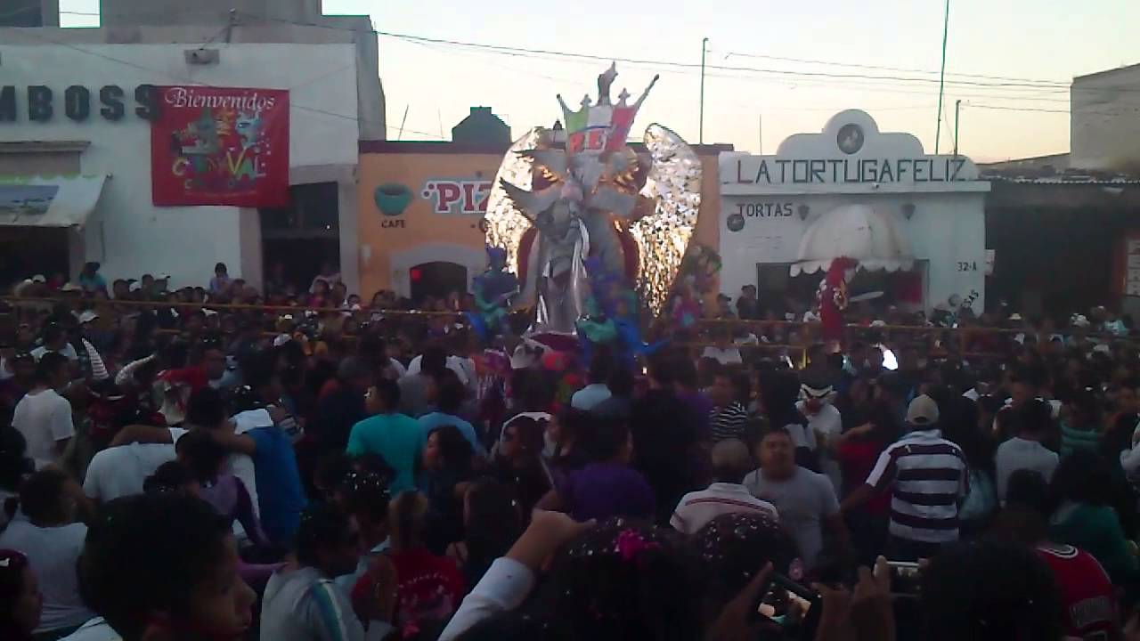 Fiestas de charo Michoacán toro de petate EL REY - YouTube