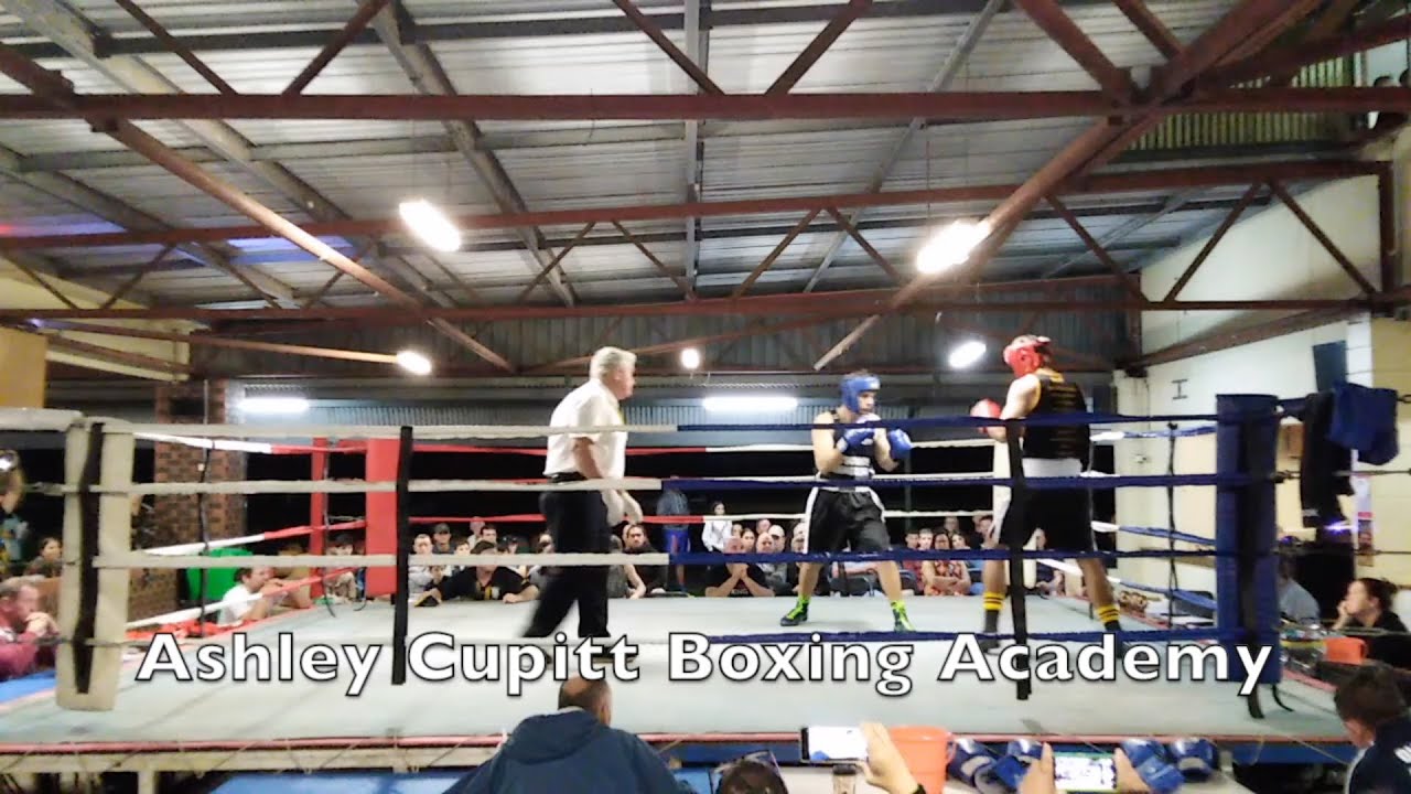 Riley Allan vs Kane Lowis - Ashley Cupitt Boxing Academy video - YouTube