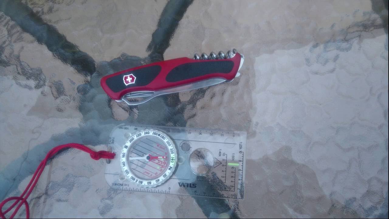 Victorinox tweezers compass - YouTube
