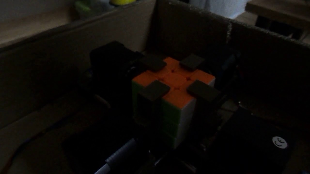 Rubik's cube robot solver V1 : solve 6.8s - YouTube
