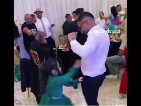 Atasını qısqanan qız