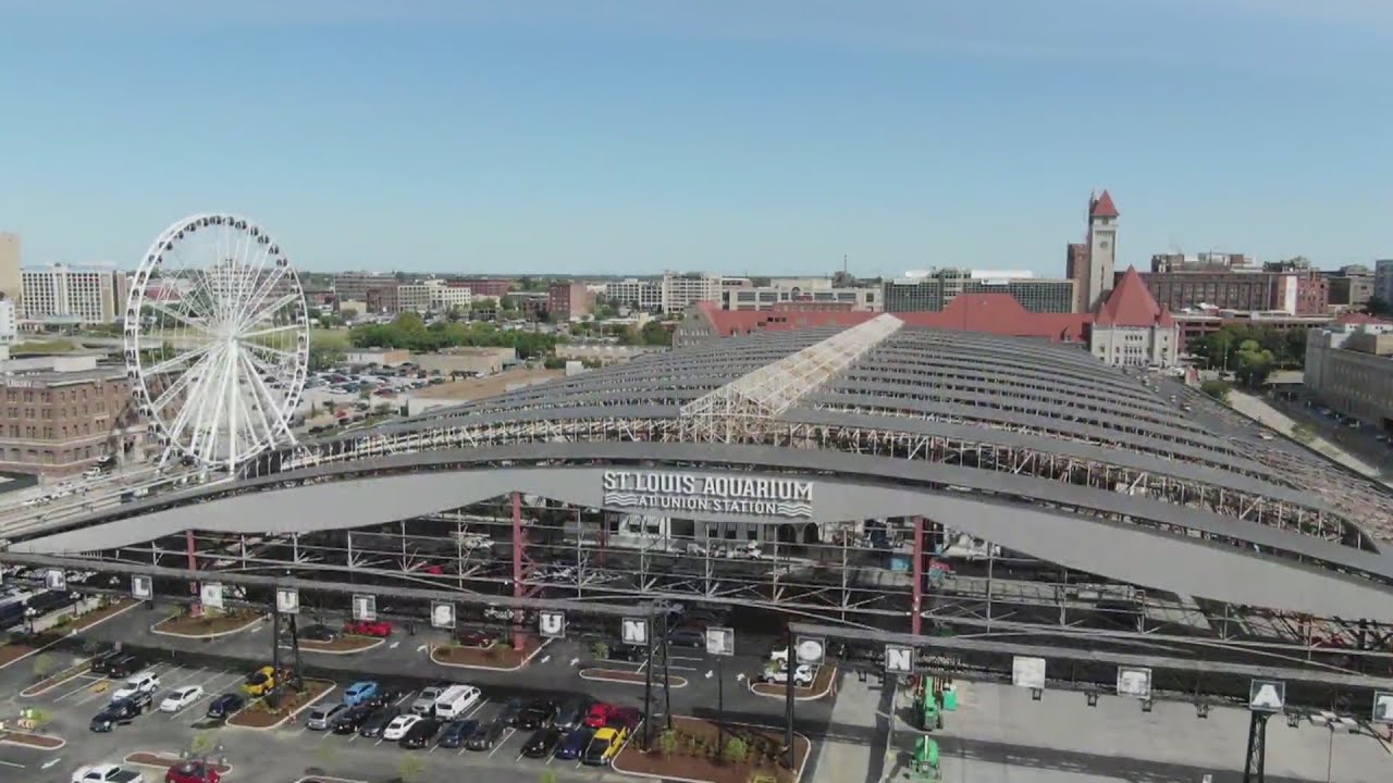 St. Louis Union Station's 'Selfie Express' exhibit opens today - YouTube