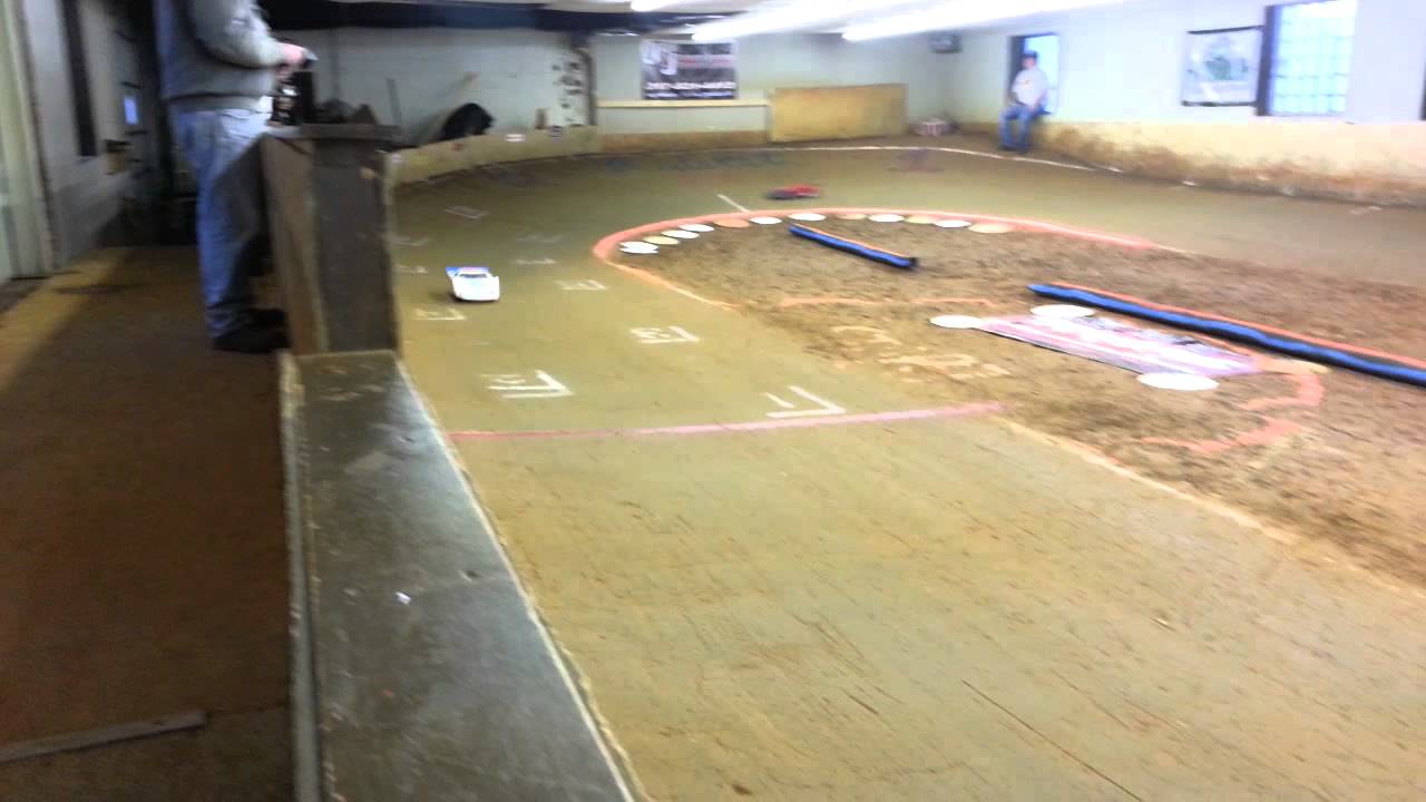 Slash Late Model Heat Race - Midwest RC Raceway - 1/18/2014 - YouTube