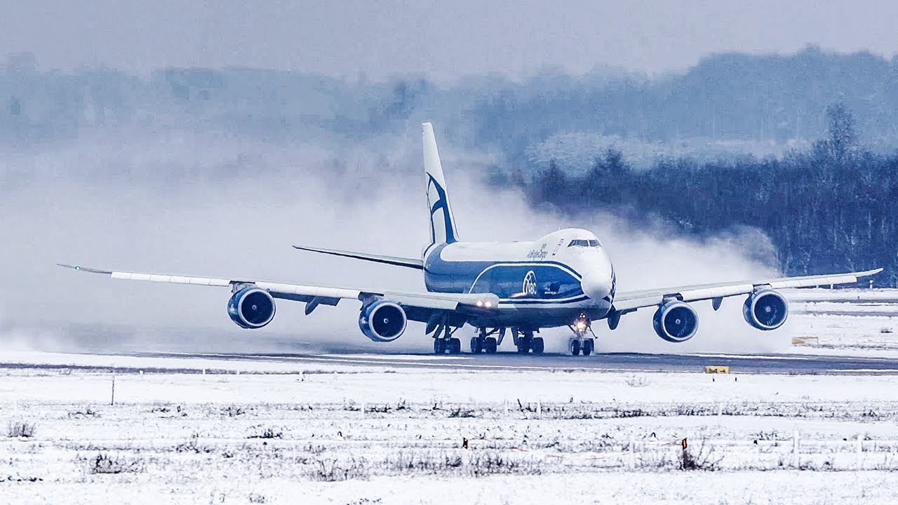BOEING 747 CREATES A SNOWSTORM during DEPARTURE - B747 New Generation ...
