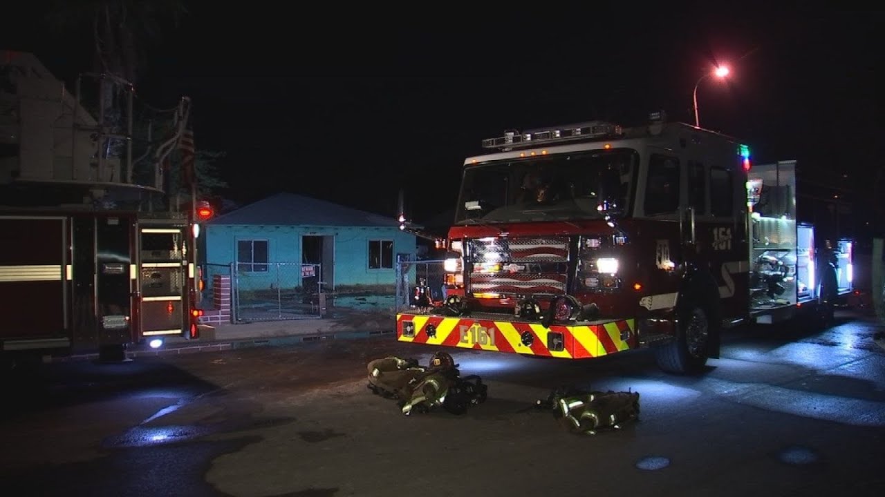 VIDEO: Crews from 3 cities battle Tolleson house fire - YouTube