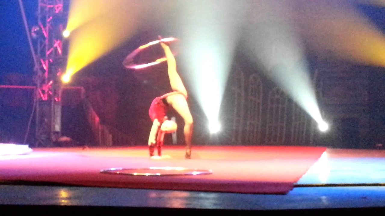 Hoola hoops cirque italia - YouTube