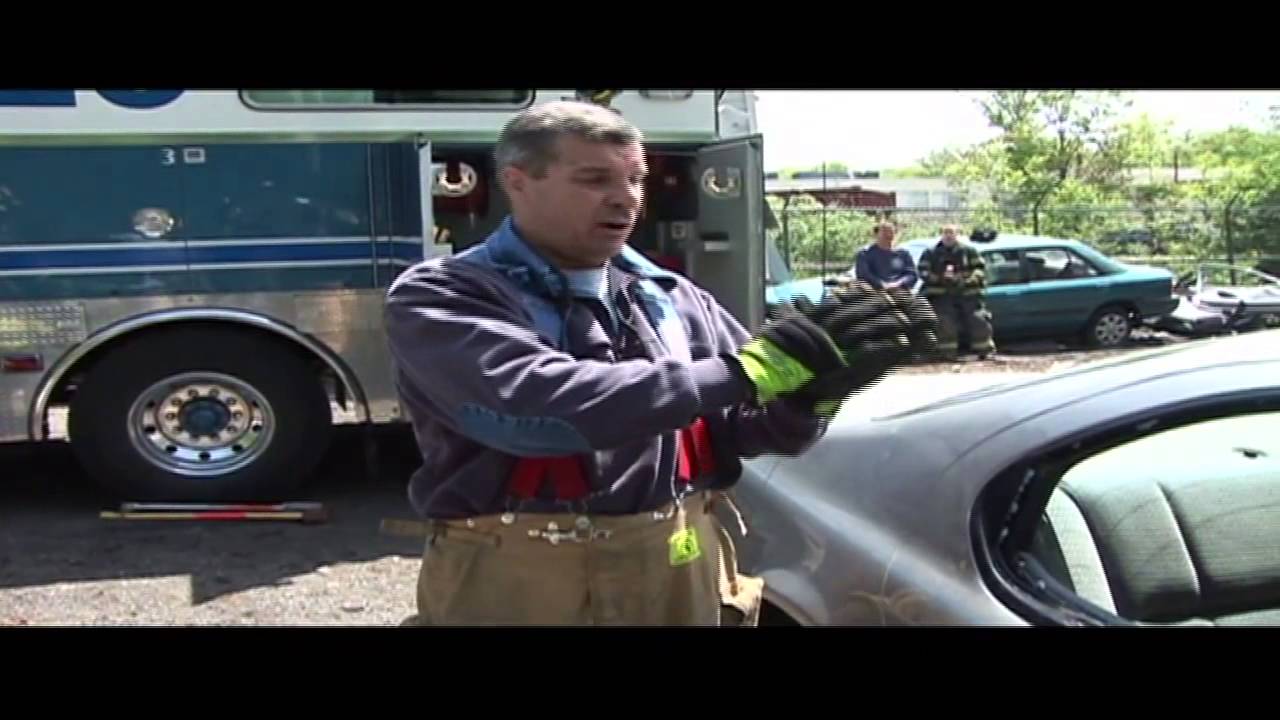Vehicle Extrication: Door Removal The Vertical Crush - YouTube