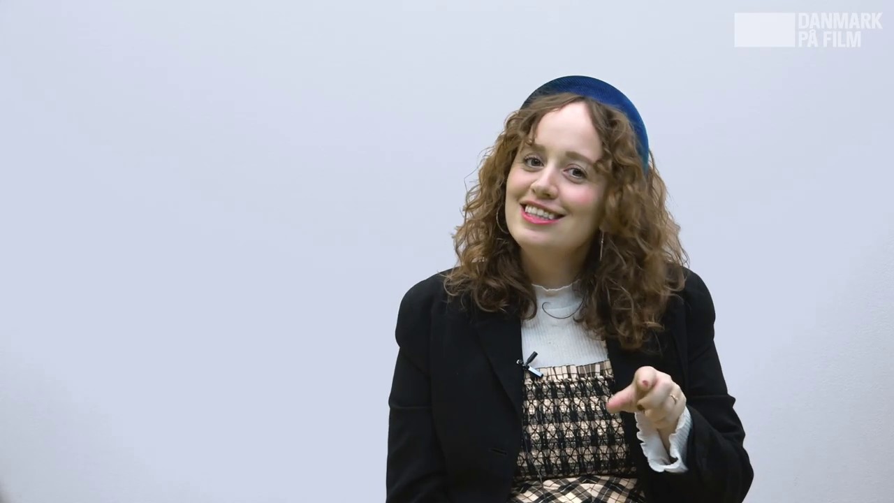 Med Olga Ravn på biblioteket - YouTube