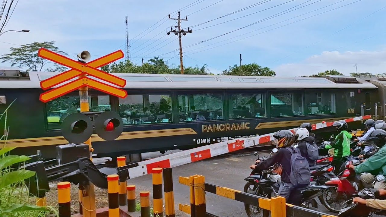 palang pintu perlintasan kereta api || railroad crossing || ka manahan ...