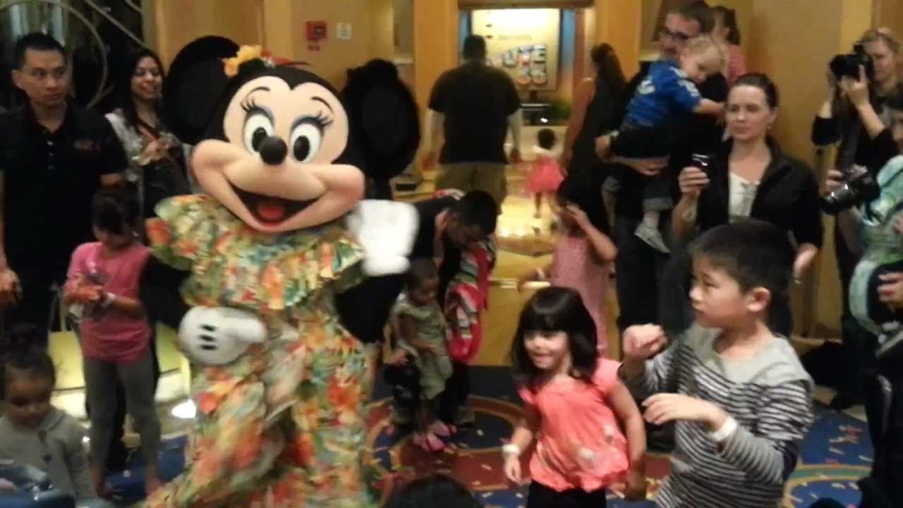 Disney Wonder dancing with characters 1 - YouTube