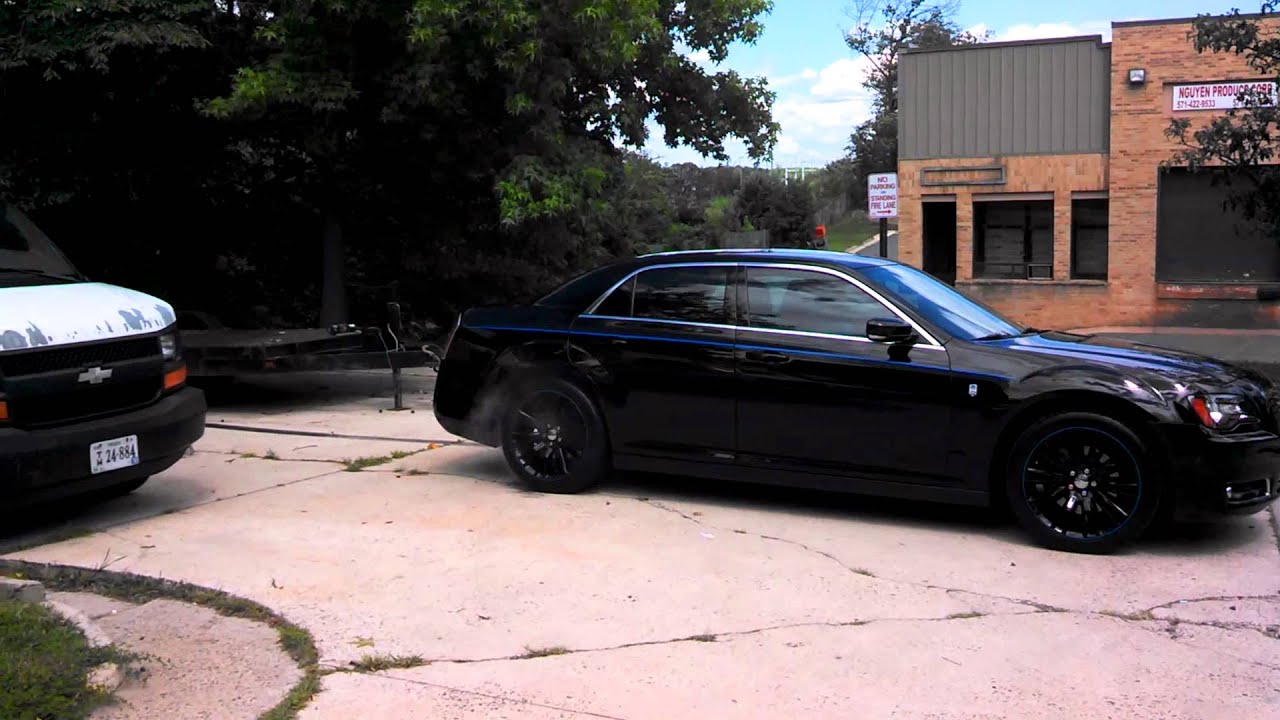 Chrysler 300 Mopar 12 burnout. - YouTube