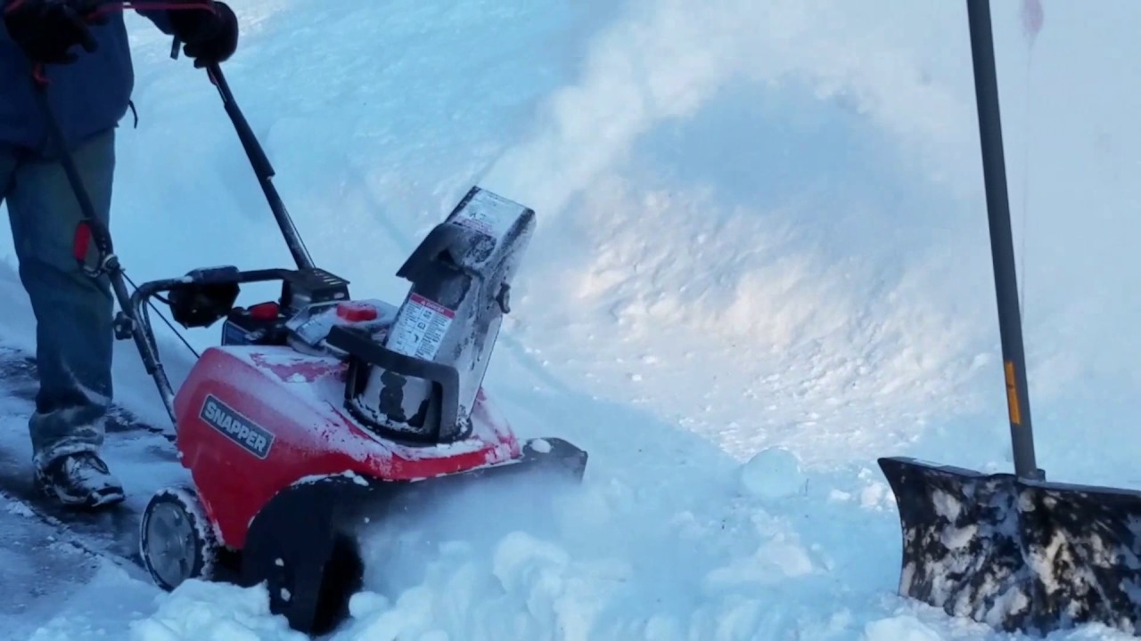 Snapper SS822E Snow Blower in Action - YouTube