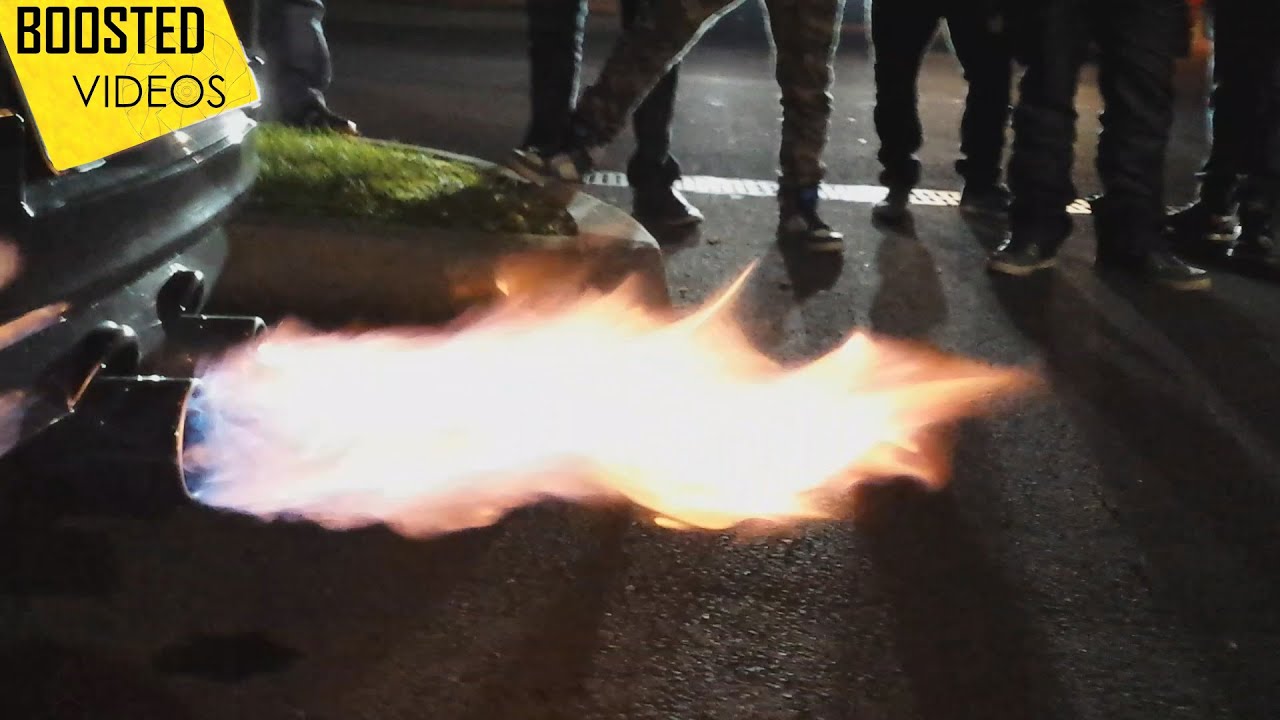 Golf 5 R32 VW SPITTING HUGE FLAMES - YouTube