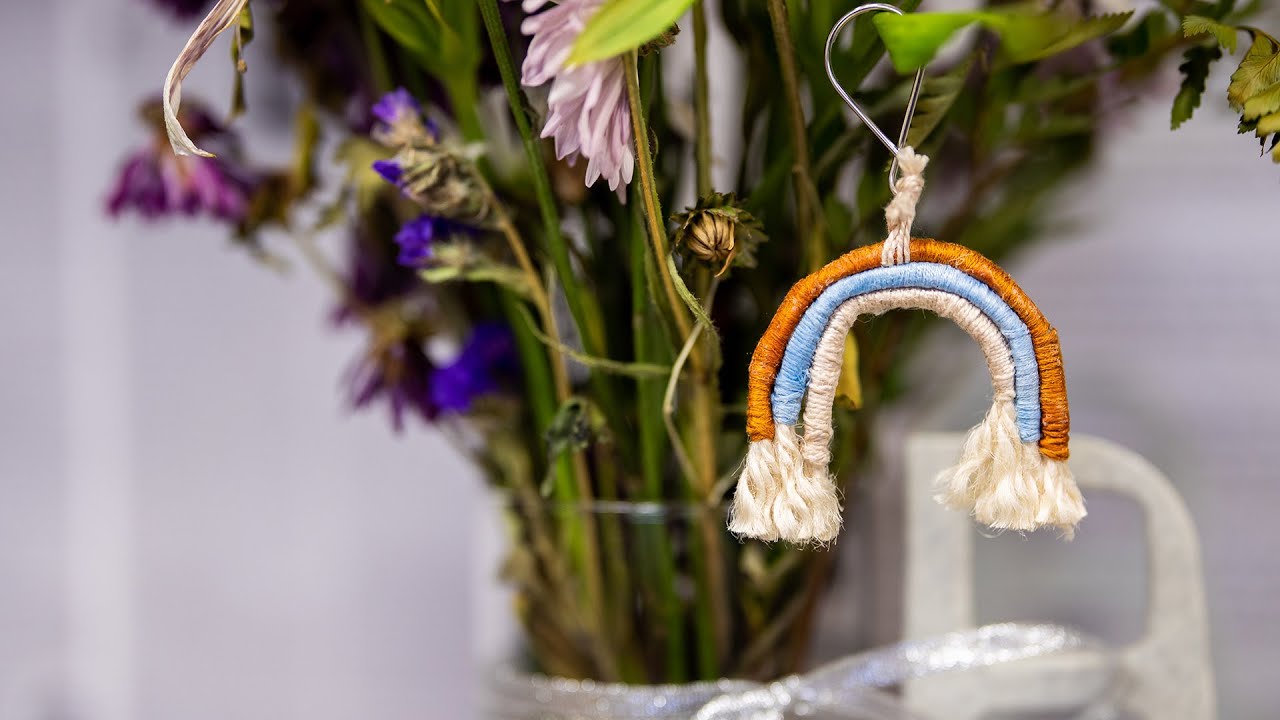 Rainbow Keychain DIY Craft - YouTube