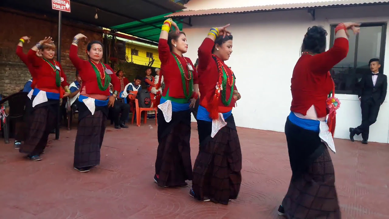 (चितवनको मगरनिहरुको रमाइलो डान्स ) HISTORICAL MAGAR CULTURAL DANCE IN ...