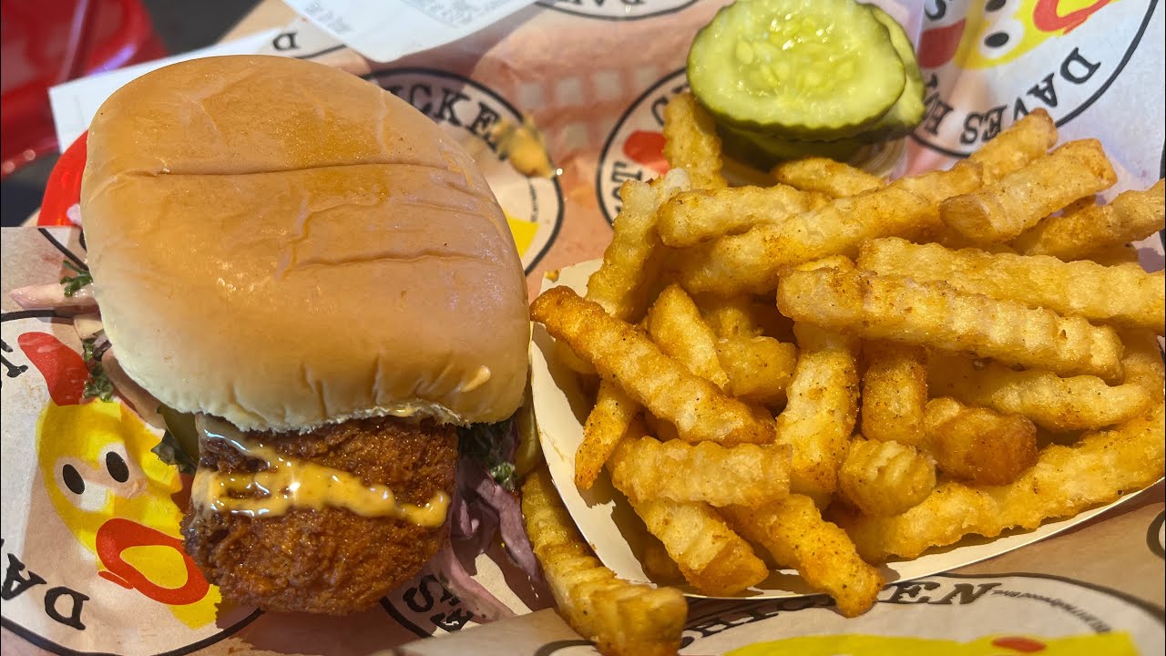 NEW Dave’s Hot Chicken, Wayne Willowbrook (Food Review) - YouTube