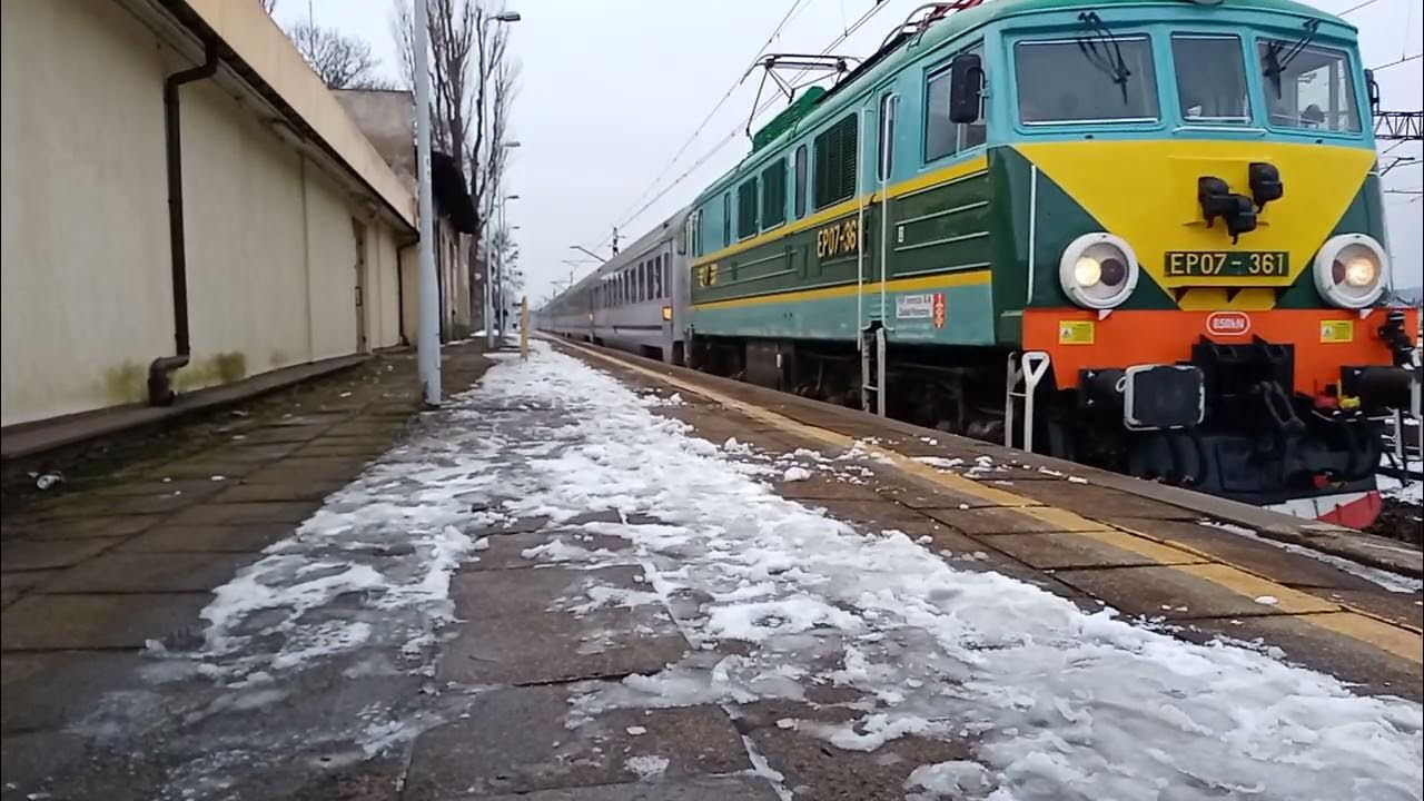 Ep07-361 z IC Rybak rel: Szczecin główny- Białystok wyjeżdża ze stacji Wejherowo- 5 minut ...