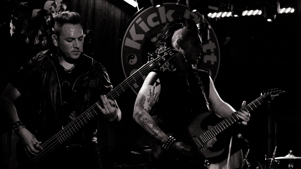 SINCLAIR NOIRE - VAMPIRE DROWNS (LIVE AT KICKBUTT COFFEE 4.19.24) - YouTube