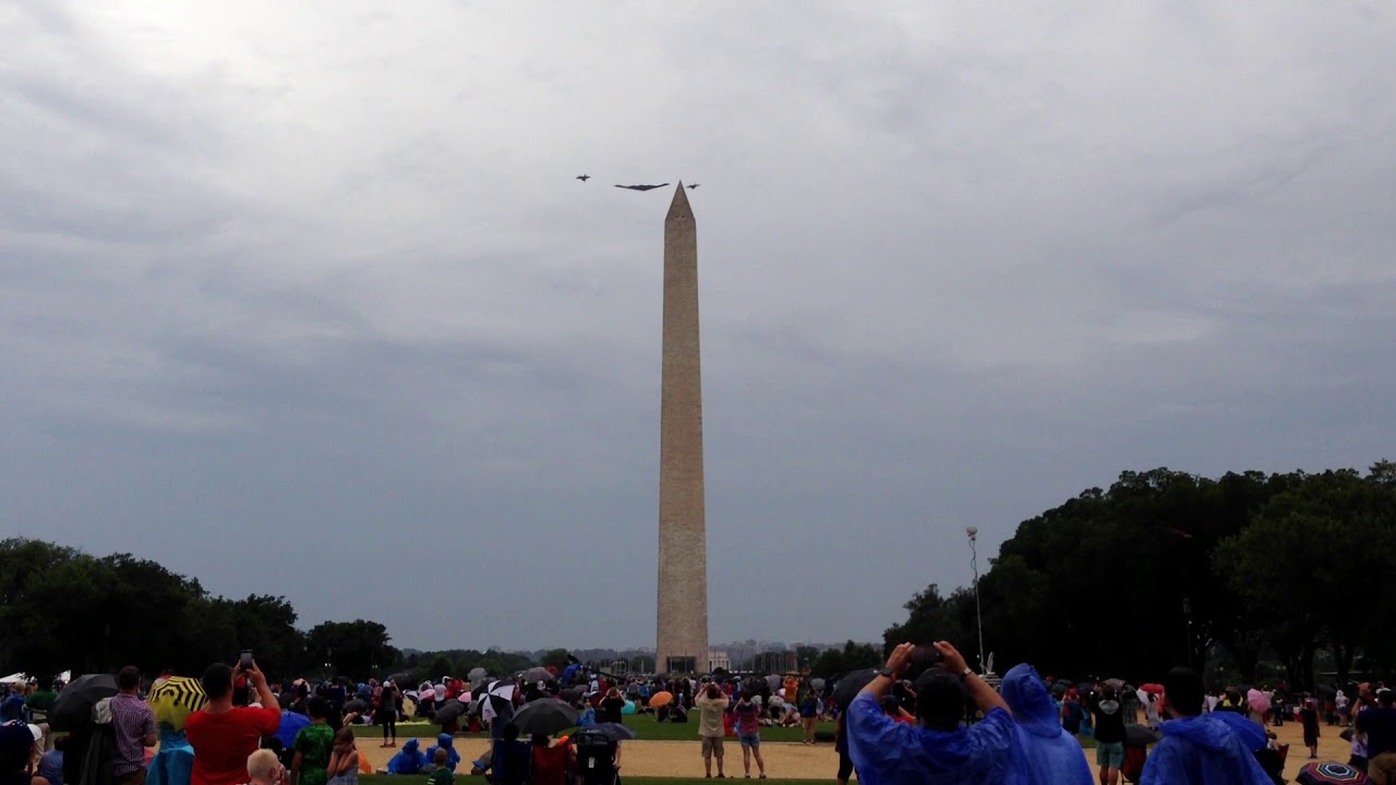 Flyover B-2 Stealth Bomber - YouTube