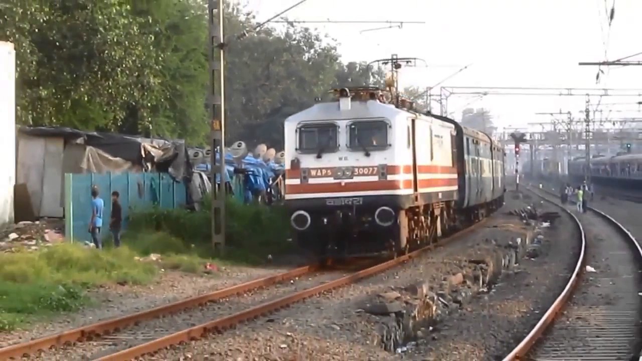 19131 Bandra Terminus - Bhuj Kutch Express !! - YouTube