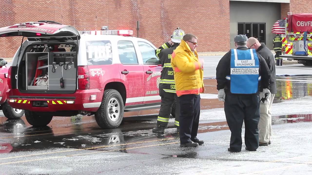 Solar panels catch fire on roof of East Brunswick mall - YouTube