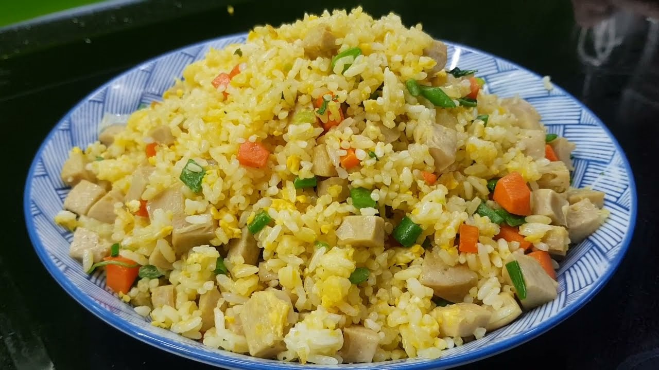 Cách làm cơm rang ngon tơi không bết dính - YouTube