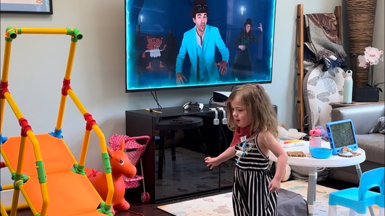 Cassie Dances with Danny Go! to Skeleton Shake - Hyperspeed! - YouTube