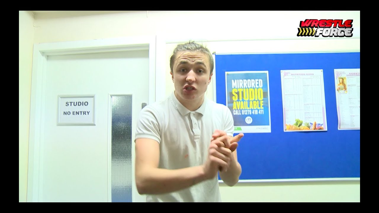 Mark Trew backstage at Harlow 04.12.22 - YouTube