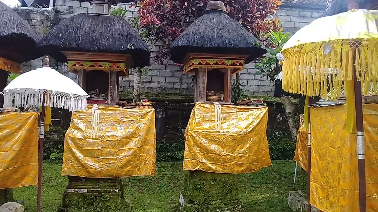 Merajan Agung Arya Sentong Payangan - YouTube