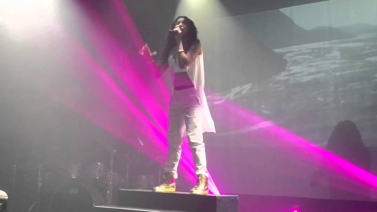Tinashe - Bated Breath (Live) - YouTube