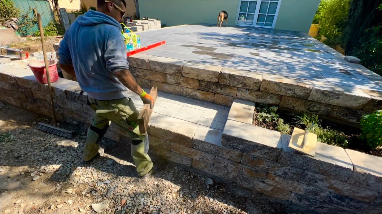 Terrassenplatten verlegen, Splitt abziehen, Schotter abziehen und ...