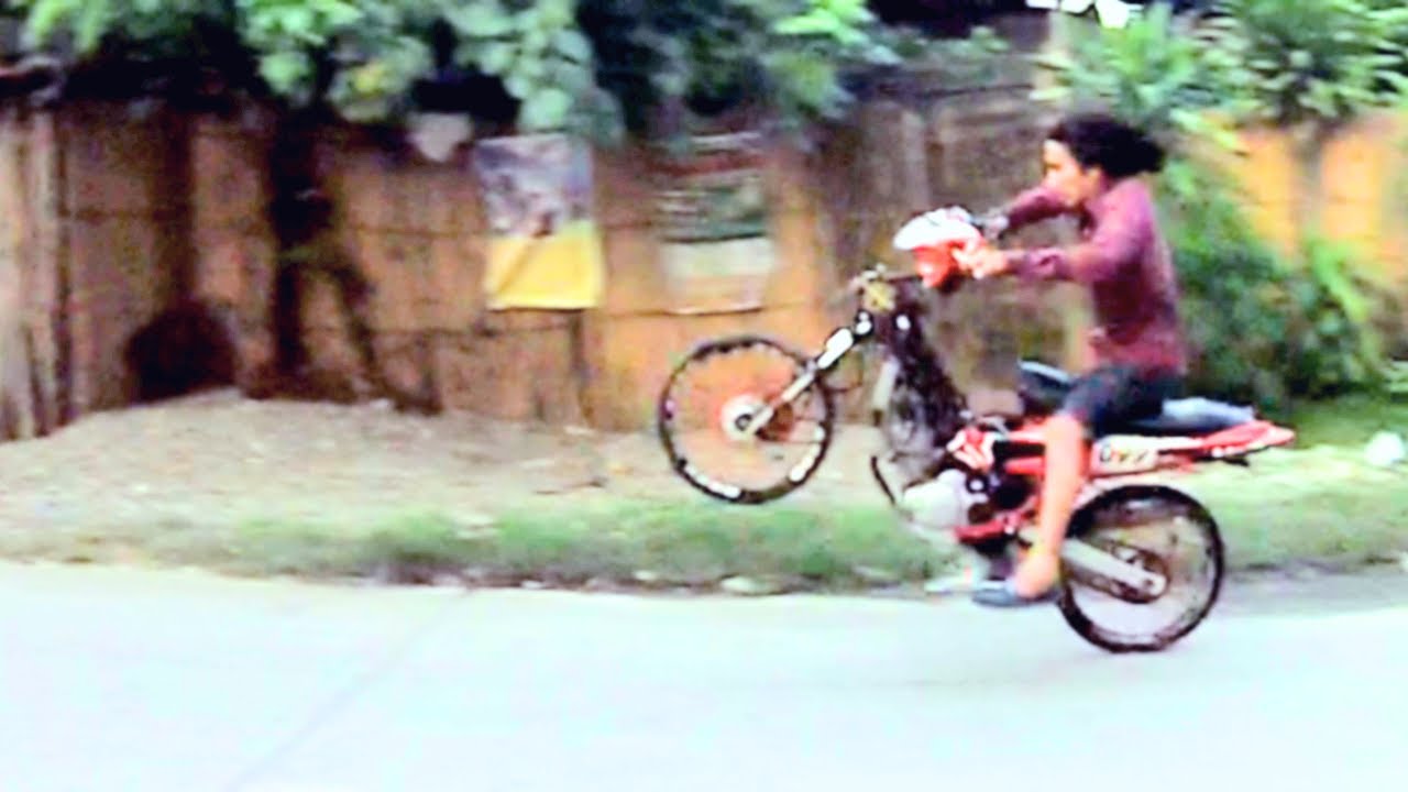 Drag Race Wheelie! - YouTube