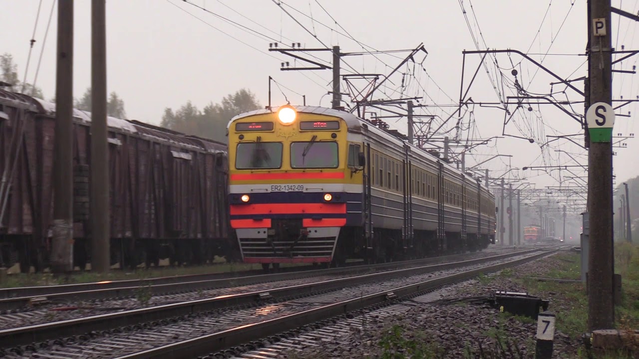 Электропоезд ЭР2-1342 на ст. Лиелварде / ER2-1342 EMU at Lielvarde ...