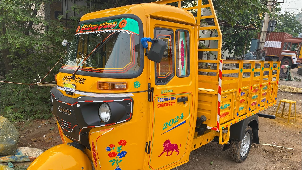 Bajaj maxima 1feet body welding work and sticker ing work - YouTube