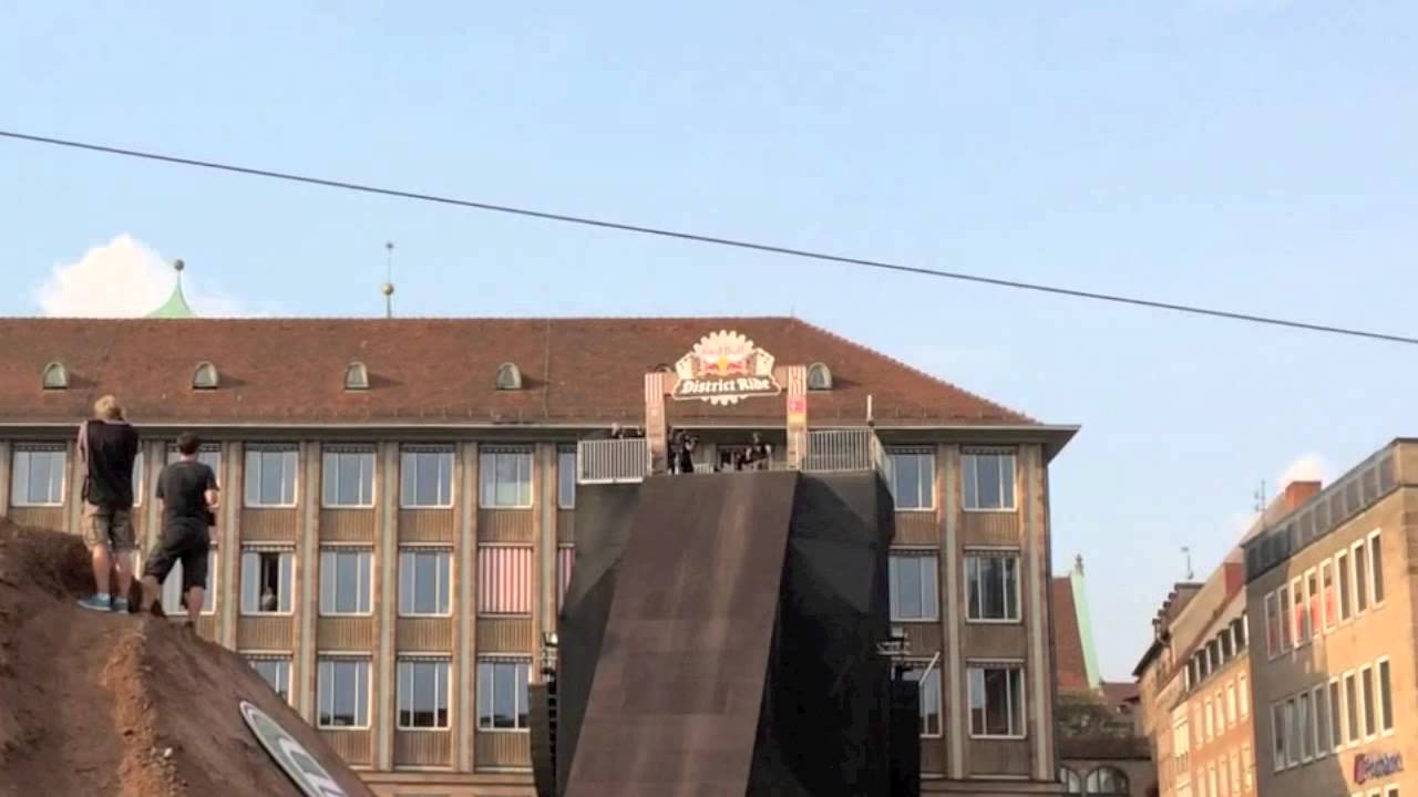 Rogatkin crash @ Red Bull District Ride - YouTube