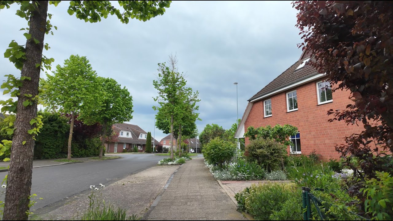Peaceful German neighbourhood walk to old castle grounds | Binaural 4K ...
