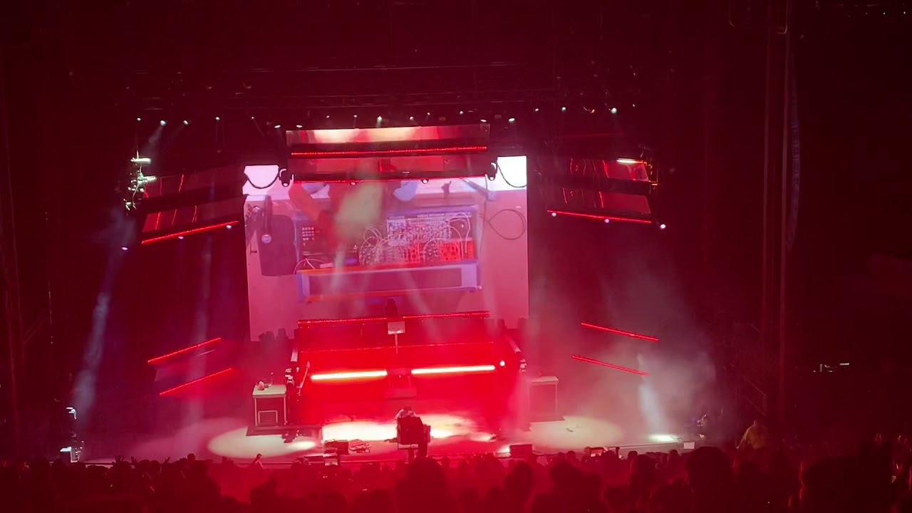 Flume - 2019 Red Rocks (Night 1) - Encore - YouTube
