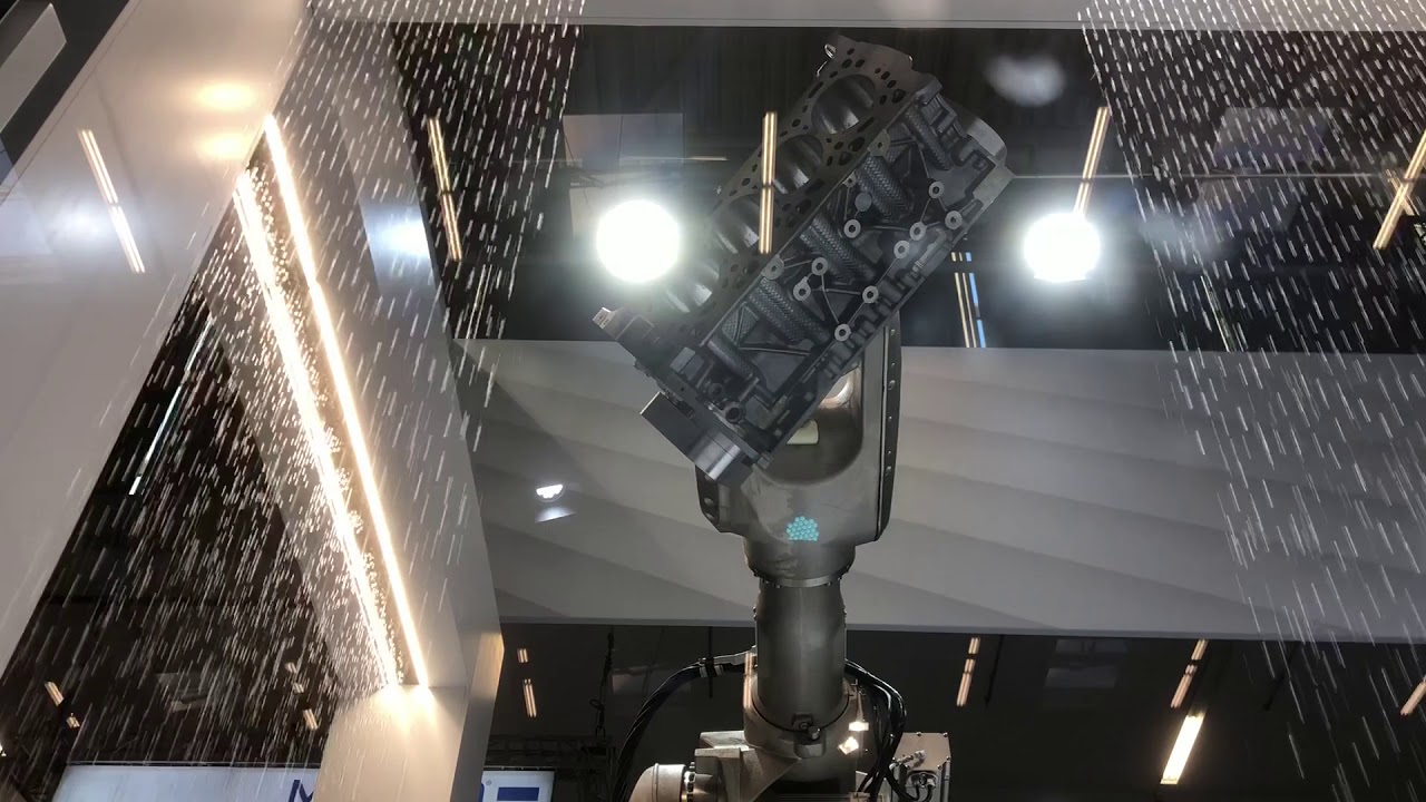 Schreibende Wasserwand für ABB Messestand auf der Automatica - YouTube