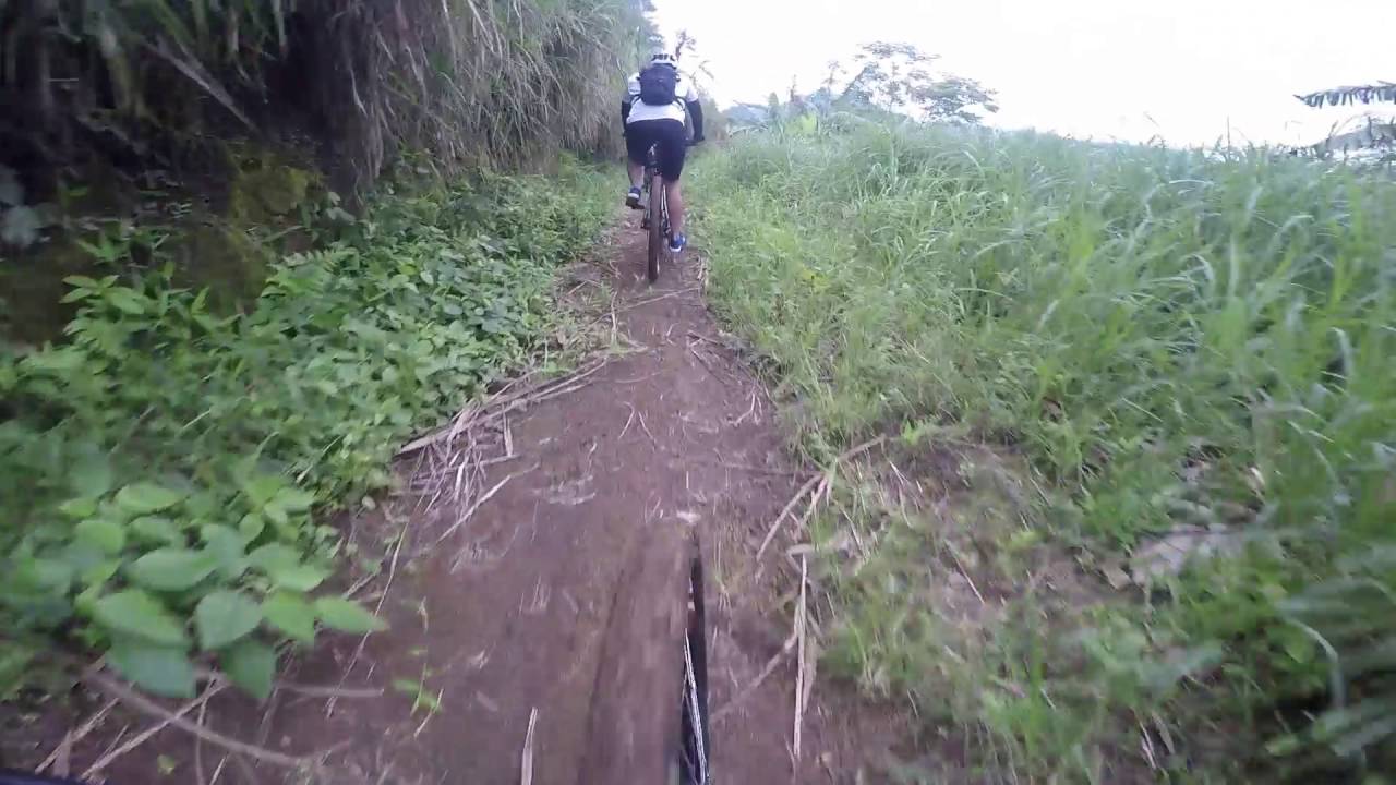 Twin Lakes Trail Tagaytay - YouTube