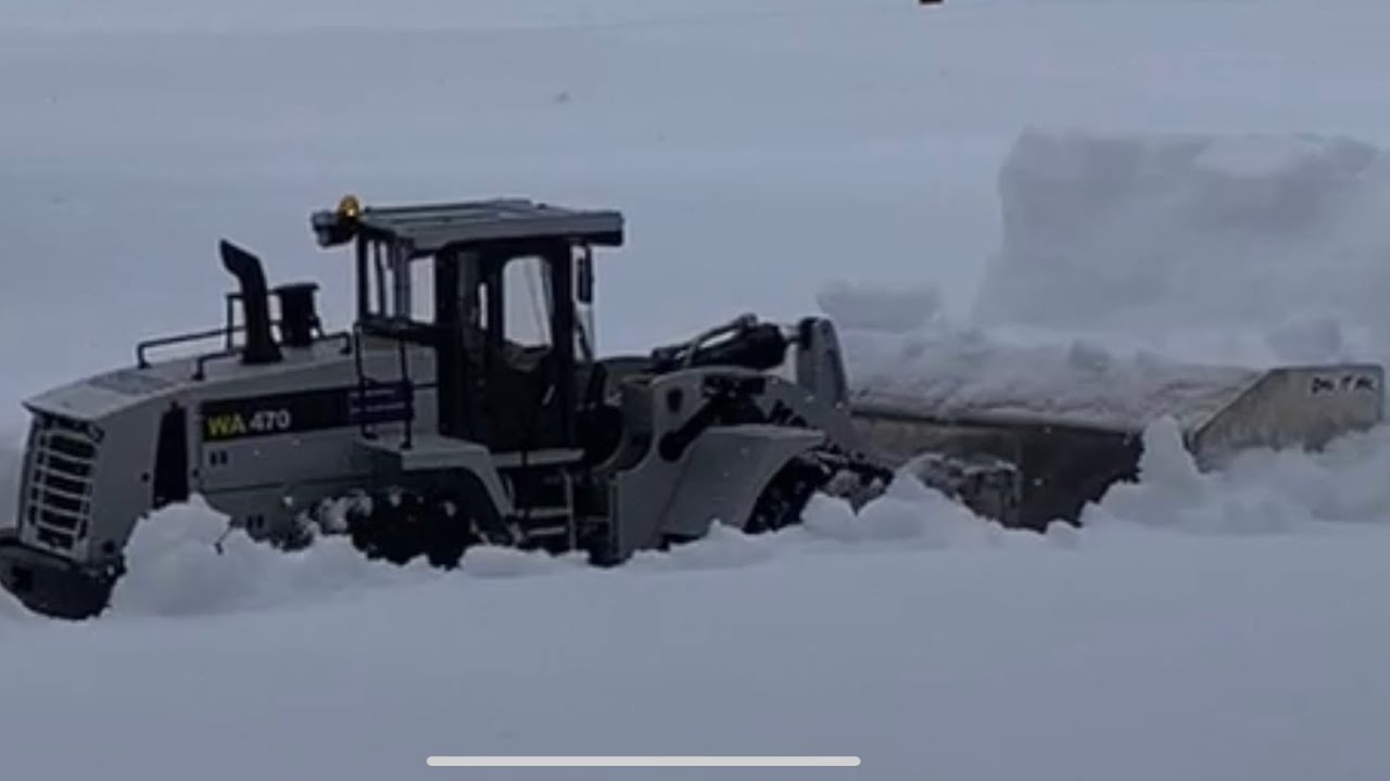 Pushing over 8 scale feet of snow. Rc construction equipment. Rc plow ...