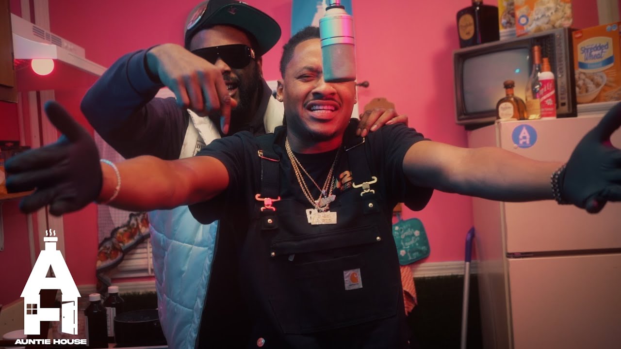 Ricco Finesser "Punchlines" (Live Performance) | Auntie House - YouTube