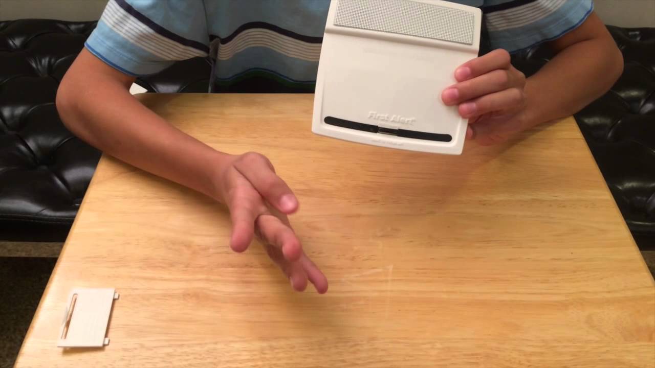 Test of the First Alert PC900V smoke alarm - YouTube