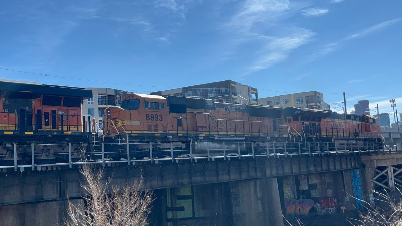 BNSF 3952 Stops In BNSFs 38 Street Yard! 3-16-25 - YouTube