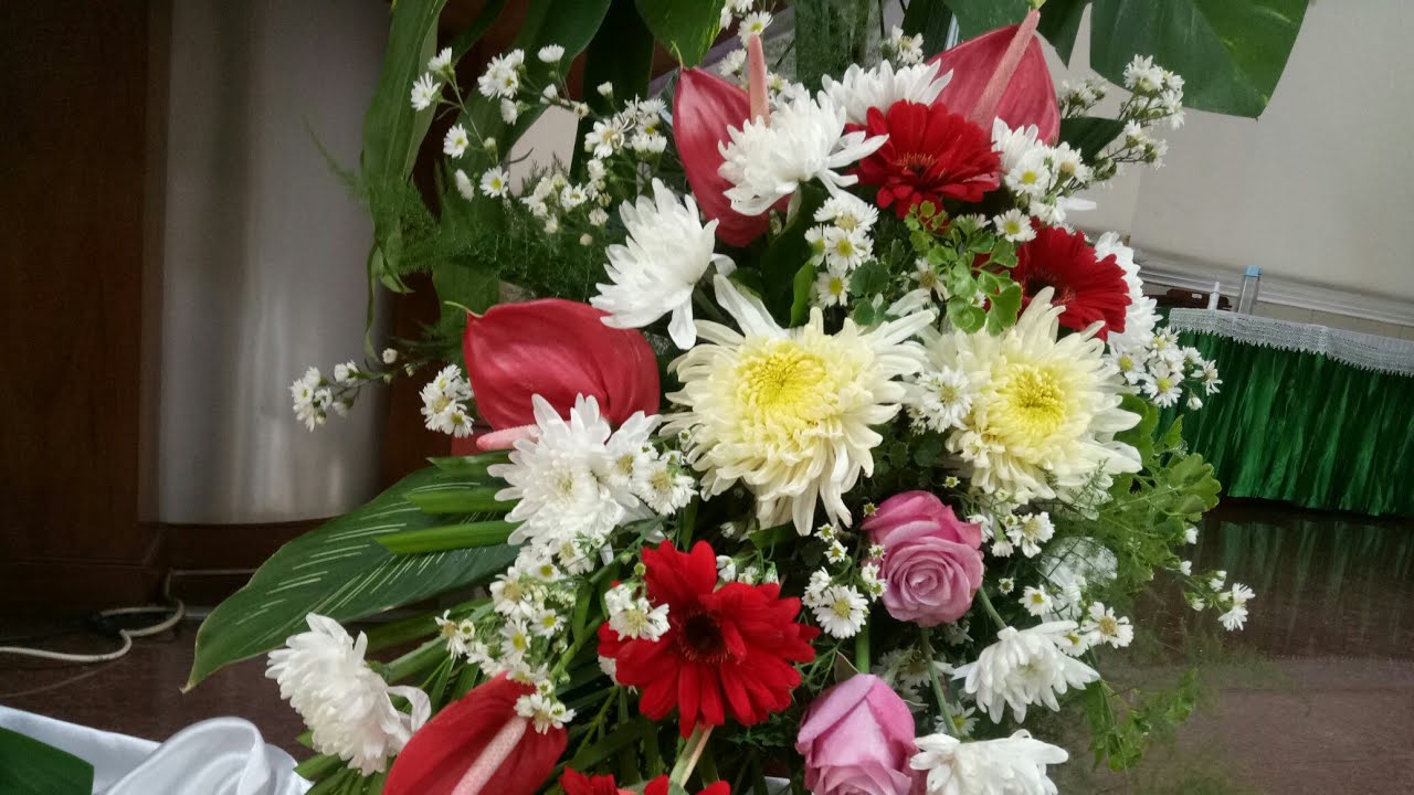 Cara Merangkai Bunga Sederhana untuk di Altar - YouTube