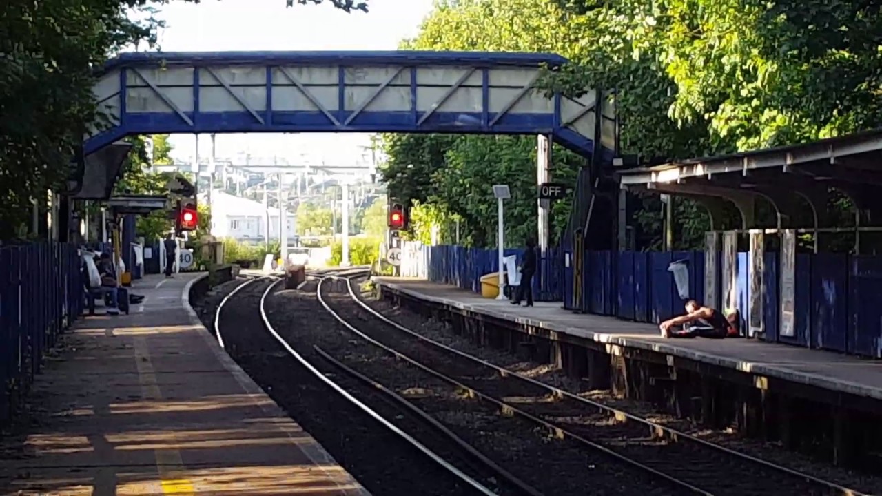 West coast 37518 + 33025 Clagging through Reading West - YouTube
