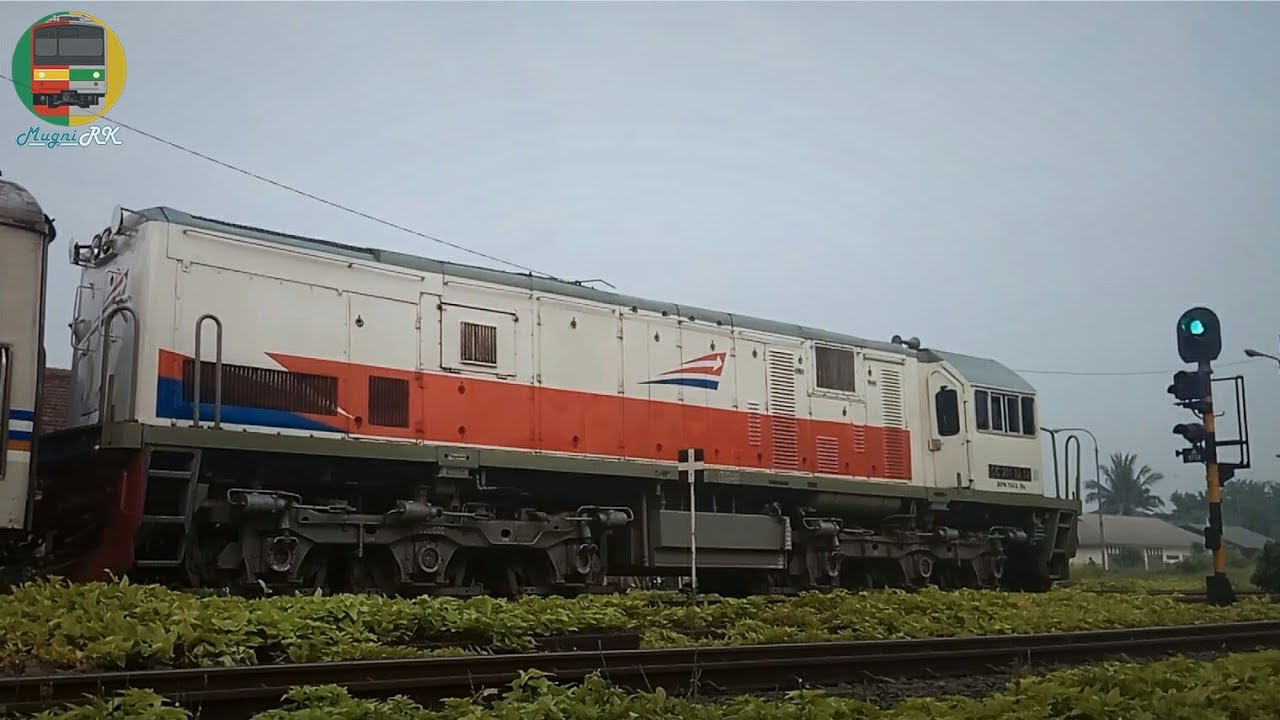 Sound of GE 7FDL-8 on GE U18C | Suara Mesin Lokomotif CC 201 - YouTube