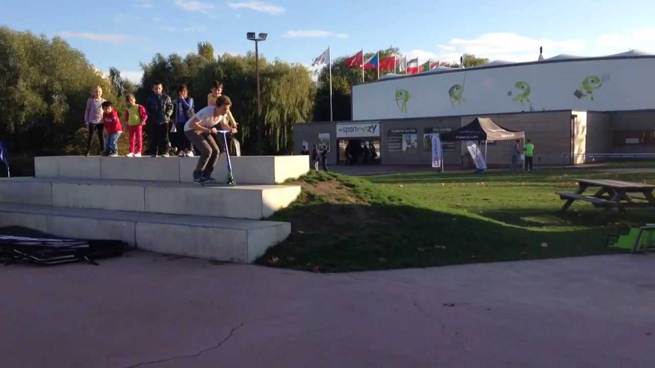 Antoine Rigot~ Chill sur marches M.A team - YouTube